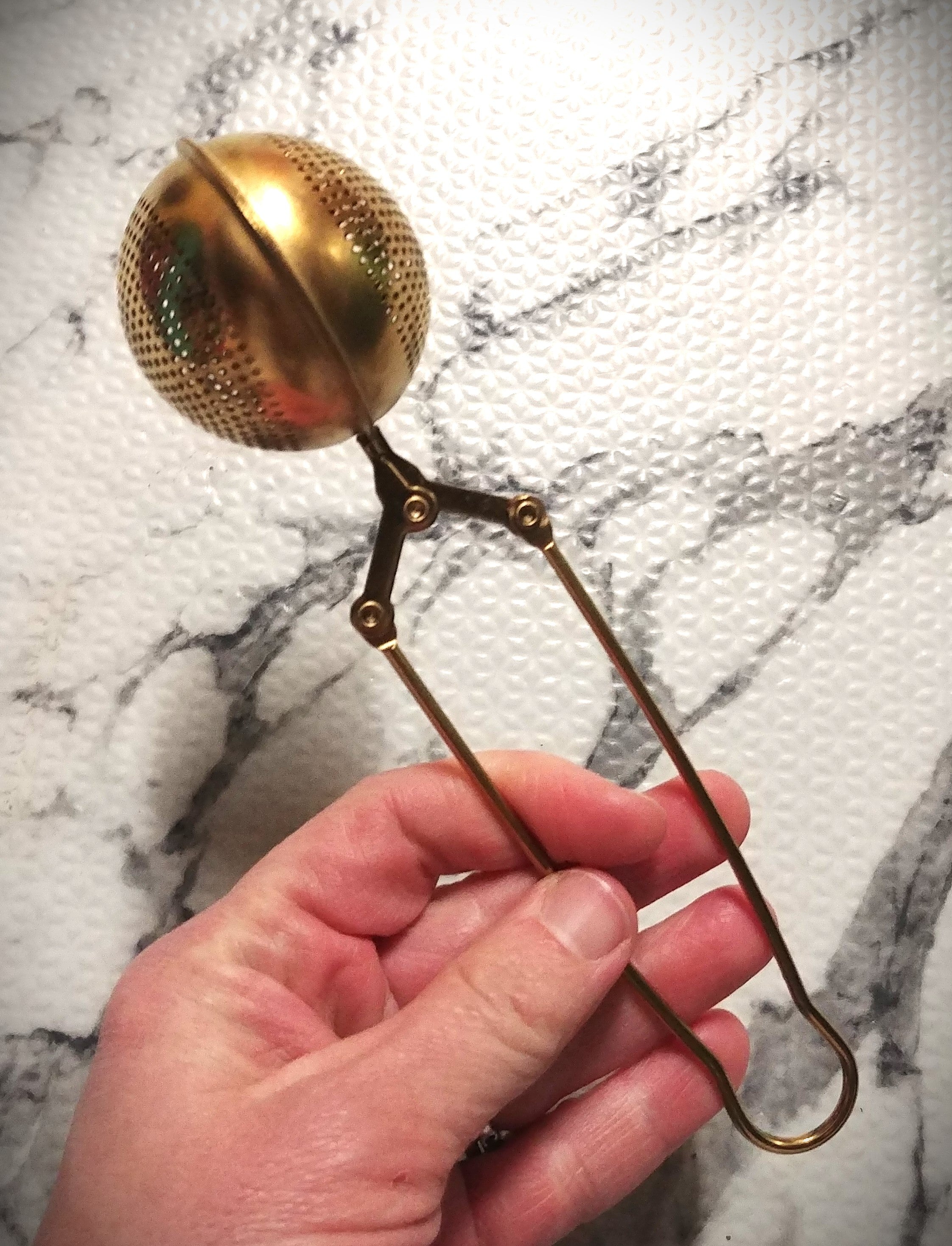 Gold Loose Tea Ball – Happy Earth